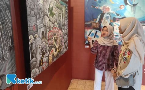 Pensiunan Guru Gelar Pameran Lukisan Tunggal Karyanya Tembus Swedia