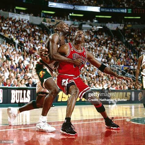 Michael Jordan 1996 Finals Photos And Premium High Res Pictures Getty