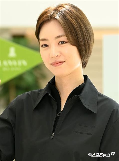 이슈 유머 오늘자 이연희 골프웨어 행사장 