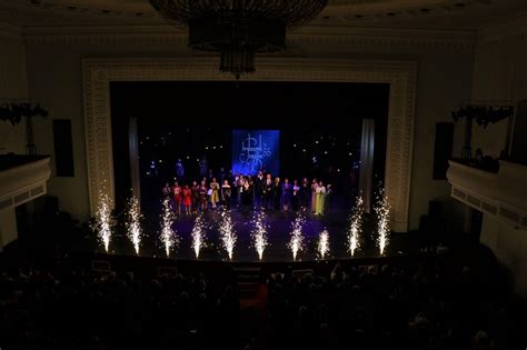 გიგა ამბობდა რუსთავი მაშინ იქნება ქალაქი ბიჭი რომ გოგოს ეტყვის თეატრთან მოდიო უდიდესი