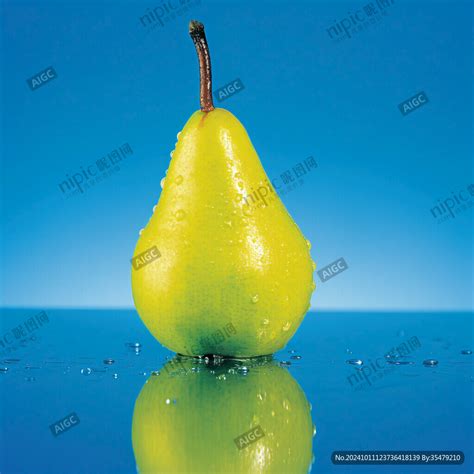 Ai创作图lowpoly梨 高清大图特写梨子 梨子暖色背景 高清梨图片 香艳梨水果 梨背景实拍 水晶梨插画 多汁梨大鸭梨 葫芦形的梨 鸳鸯梨南瓜高清素材 香梨高清特写 梨子背景素材 高清梨子