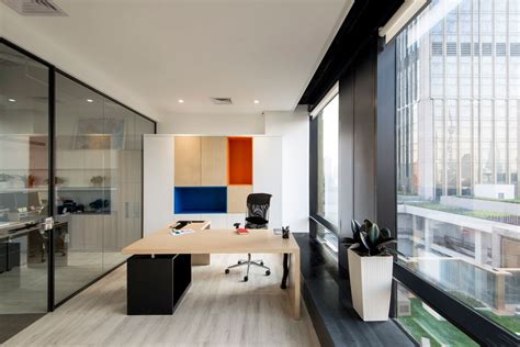 تقسیم بندی فضای اداری با پارتیشن های شیشه ای آرل