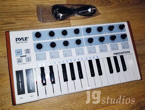 Pyle PMIDIKPD Midi Keyboard Controller W Pads Like New Reverb
