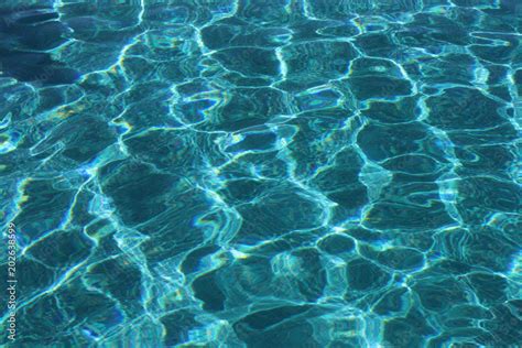 Foto De Reflet Dans Leau Dune Piscine Do Stock Adobe Stock