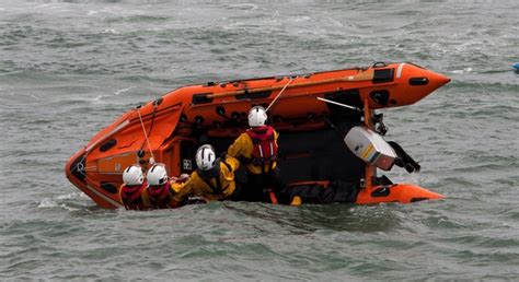 14 Capsize Lifeboat Royalty Free Photos And Stock Images Shutterstock
