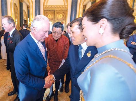 ในพระราชสำนัก ในหลวง พระราชินี เสด็จฯ ทรงร่วมงานพระราชทานเลี้ยงรับรองตามคำทูลเชิญของ สมเด็จพระ