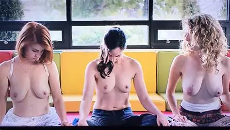 Vier Mädchen tanzen nackt xHamster