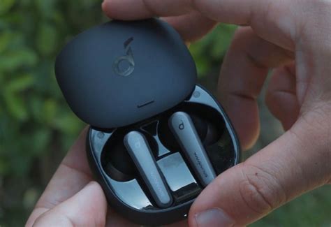 5 Best TWS Earbuds With Ear Hooks For Running Guiding Tech