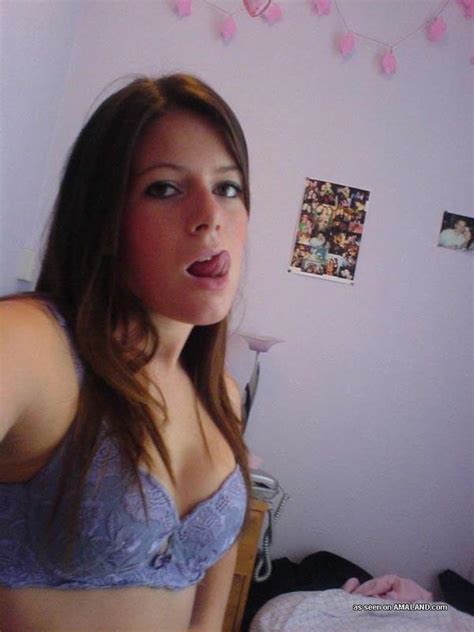 Pictures Of A Hot Amateur Non Nude Brunette Gf Taking Pics Of Herself