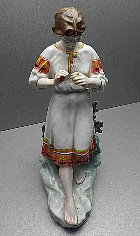 Скульптура статуэтка б у фарфоровая статуэтка гадание на ромашке полонская фабрика — цена 720