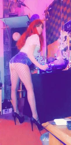 Fucking Famous Queen Meme Fucking Famous Queen Discover Share Gifs