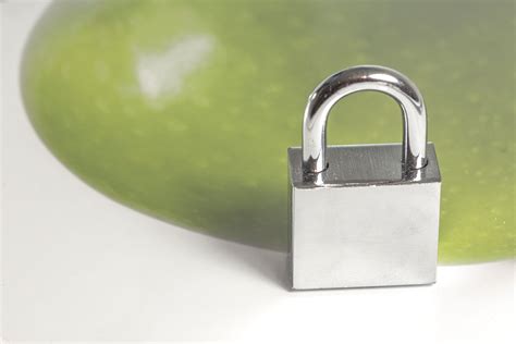 무료 이미지 녹색 금속 성 닫기 맹꽁이 자물쇠 꼭지 닫은 잠그다 캐핑 끄다 확실한 열쇠 구멍 잠글 수