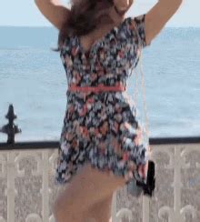 Kelly Brook Shaking  Kelly Brook Shaking Piranha3d Discover