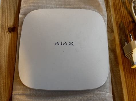 Alarmna Centrala AJAX Hub