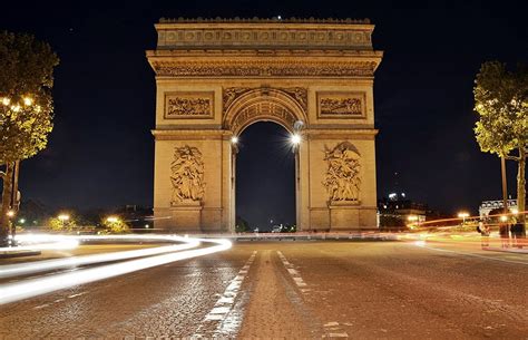 Власти Франции намерены выслать из страны 39 россиян их подозревают в исламском радикализме