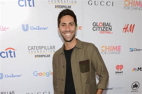 ‘catfish Star Nev Schulman Is Engaged To His Pregnant Girlfriend Laura