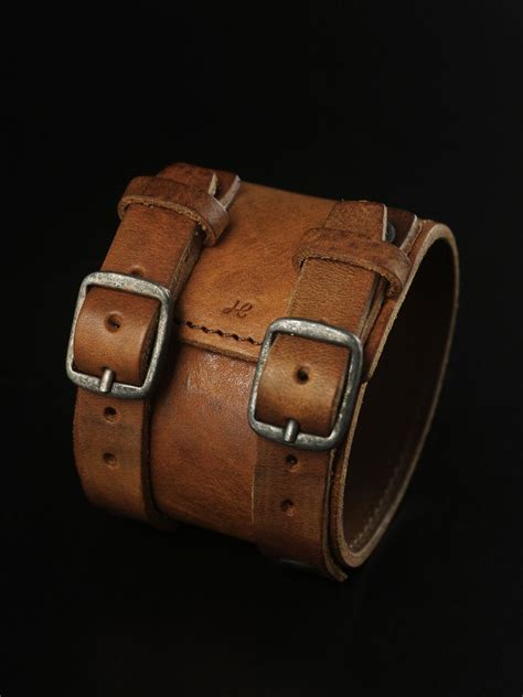 Leather Cuff 皮革手環 黃褐 Heyou Artandcraft Department｜手鍊手環人氣榜 Pinkoi