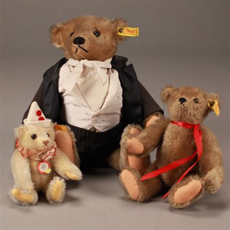 Lot 052 Three Steiff Bears 1 8″ Teddy Clown” 2 10″ Light Brown