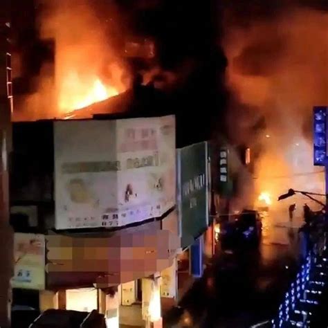 心惊！广西一临街商铺着火，现场火势很大，波及多家商铺… 容县 原因 火灾