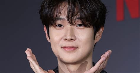 포토s 최우식 귀여운 꽃받침