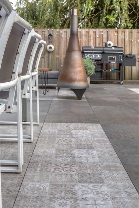 Een Prachtig En Stijlvol Tuinpad Gemaakt Van Beton Tegels Tuin En Terras Daktuinen Tuin 2