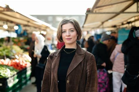 Ongeveer Een Jaar Geleden Begon Ik Bij Afdeling Buitengewone Zaken Ik