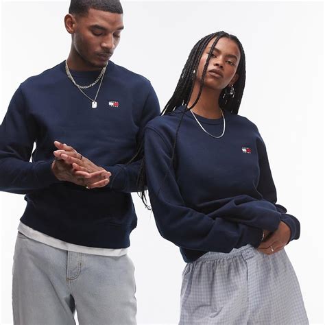 Navy Tommy Hilfiger Crewneck Sweatshirt 📍pick Up Depop