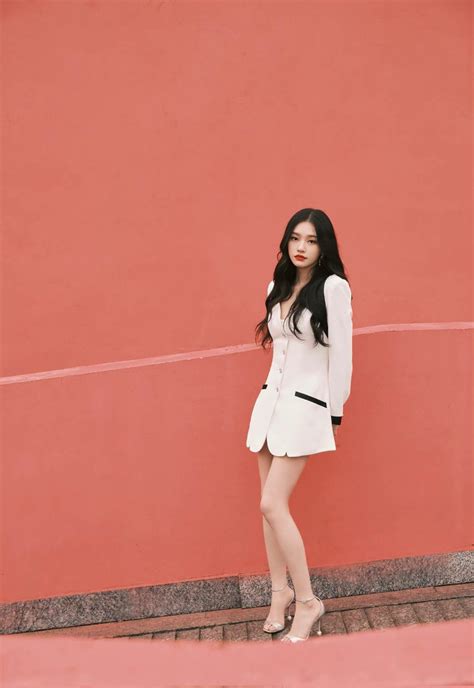 林允 很白很嫩 美腿高跟 浪里狂奔的五花肉 Zmh6662