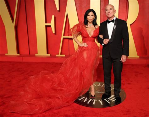 Джеф Безос и Лорън Санчес наеха цял италиански остров за пищната си шестдневна сватба Tialoto