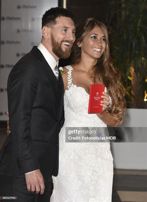 Lionel Messi And Antonela Roccuzzo Greet The Press After Their Civil