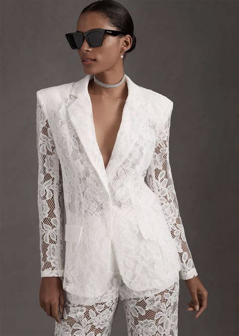21 Chic Wedding Suits For Women Who Want To Rock A Bridal Suit Artofit