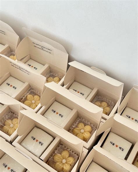 화예담┃양산쌀디저트 양산떡케이크 양산답례품 양산생신케이크 🏷답례 단호박인절미쌀곰낭시에 요즘 제일 많이 만드는 구성 🐻💛 귀엽고 맛있고 떡과 구움과자 둘 다 맛보실