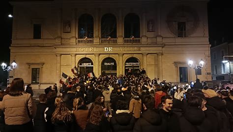 Vid O Des Centaines De Supporteurs Dans Les Rues De Laval Apr S Le