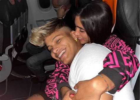 Denis Dosio Ed Emy Buono Grande Paura In Thailandia L Ex Pupa Fa Chiarezza Dopo Ore Di