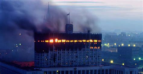 Создать мем горящий дом правительства 1993 белый дом в москве белый дом в москве 1993 горит