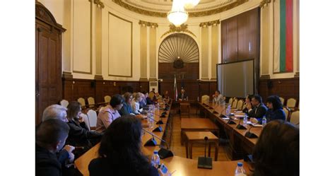 МЗХ инициира среща с представители на хранителната индустрия и НАП Български Фермер