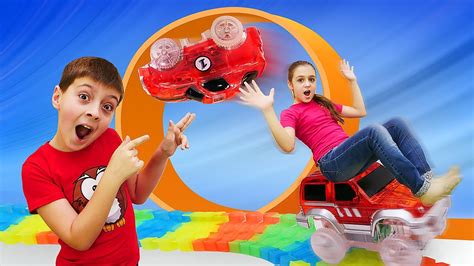 Видео распаковка для мальчиков. Гибкий трек LED для машинок. Классные ...