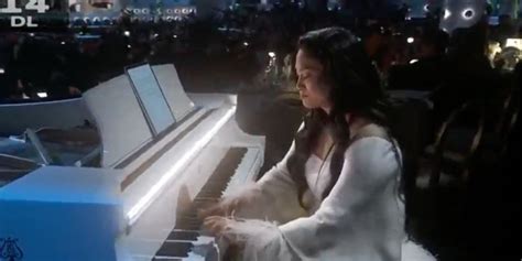 Golden Globes Pianist Chloe Flower Was Not Playing Over Speeches