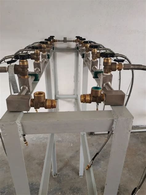 Golden And White Lpg Brass Manifold System For Industrial Size 4