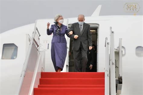 សម្ដេចតេជោ ហ៊ុន សែន អញ្ជើញទទួលព្រះរាជដំណើរយាងនិវត្តន៍របស់ព្រះមហាក្សត្រ និងសម្តេចម៉ែ