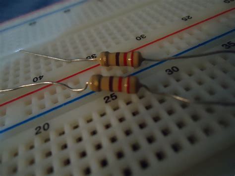 Electrónica Básica ENCENDIDO DE UN LED