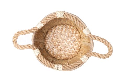 흰색 배경에 고립 된 밧줄의 손잡이 가진 빈 짚 바구니 식품 및 제품에 대 한 몽타주를 표시 합니다 최고의 볼 수 있습니다 밧줄에 대한 스톡 사진 및 기타 이미지 Istock