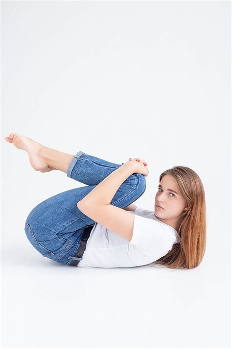 Premium Photo Young Caucasian Pretty Girl In T Shirt And Jeans