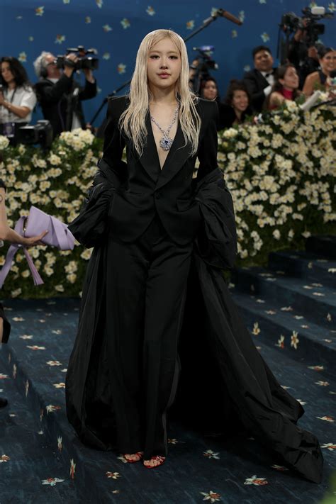 Blackpinks Rosé Wears Saint Laurent And Tiffany At 2025 Met Gala