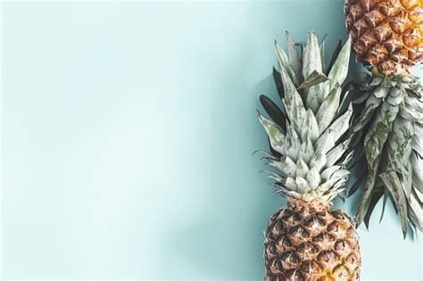 여름 구성 파스텔 파란색 배경에 파인애플 여름 개념입니다 플랫 레이 평면도 복사 공간 0명에 대한 스톡 사진 및 기타 이미지 Istock