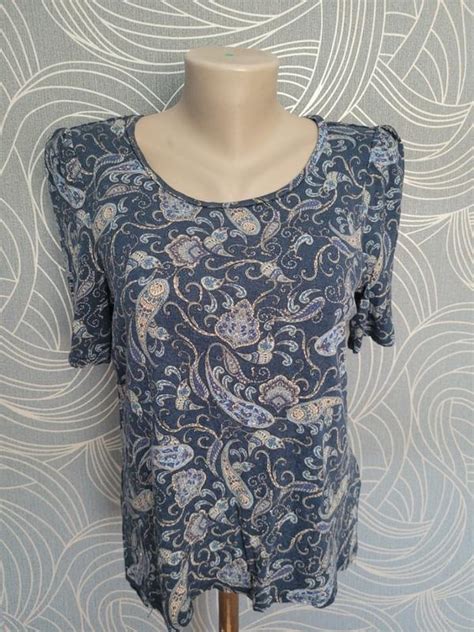 Модна футболка — ціна 100 грн у каталозі Футболки Купити жіночі речі за доступною ціною на Шафі