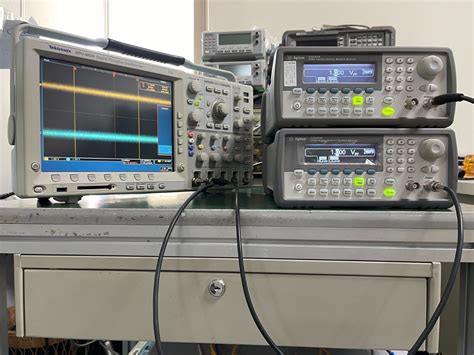 Agilent Keysight 33220a Function Arbitrary Waveform Generator Option 001 Ebay