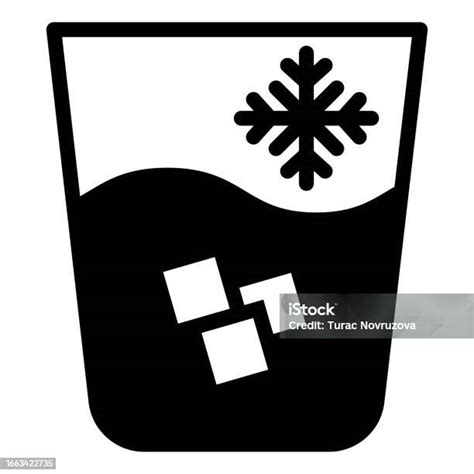 얼음물 단단한 아이콘입니다 차가운 음료 벡터 그림의 유리는 흰색으로 분리되어 있습니다 얼음 글리프 스타일이 있는 물 및 앱을