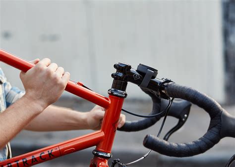 Maps Beeline Bicycle Compass Guides Cyclists With An Arrow