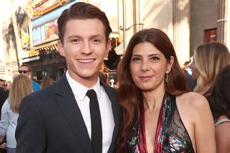 Who Is Marisa Tomei Who Shes Playing In The Handmaids Tale Season 2